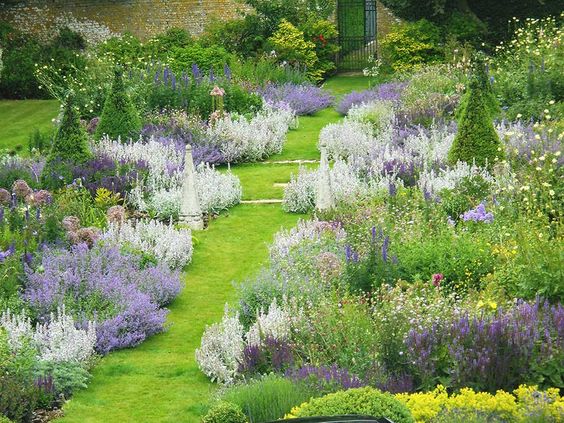 April's garden: A vidéki angol kertek 8 elengedhetetlen jellemzője / 1.rész