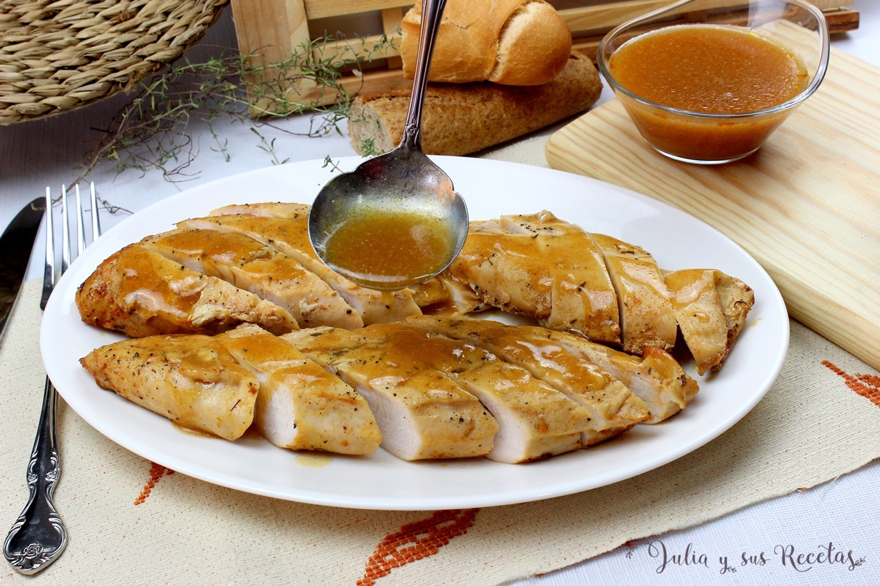 JULIA Y SUS RECETAS: Pechugas de pavo en salsa de pimentón