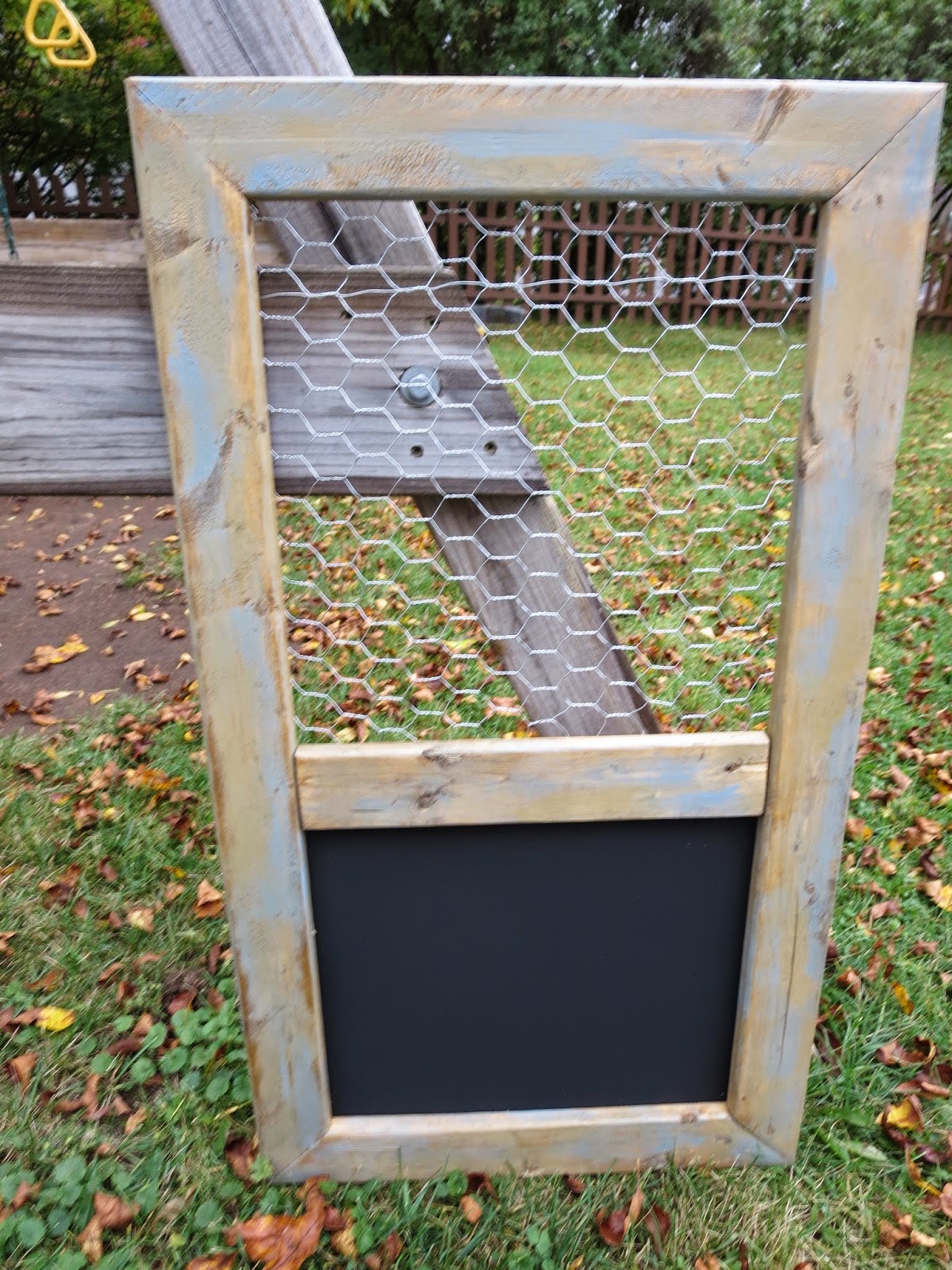 Northwoods Attic: Chicken Wire Frames With Cork, Chalkboard and Dry Erase