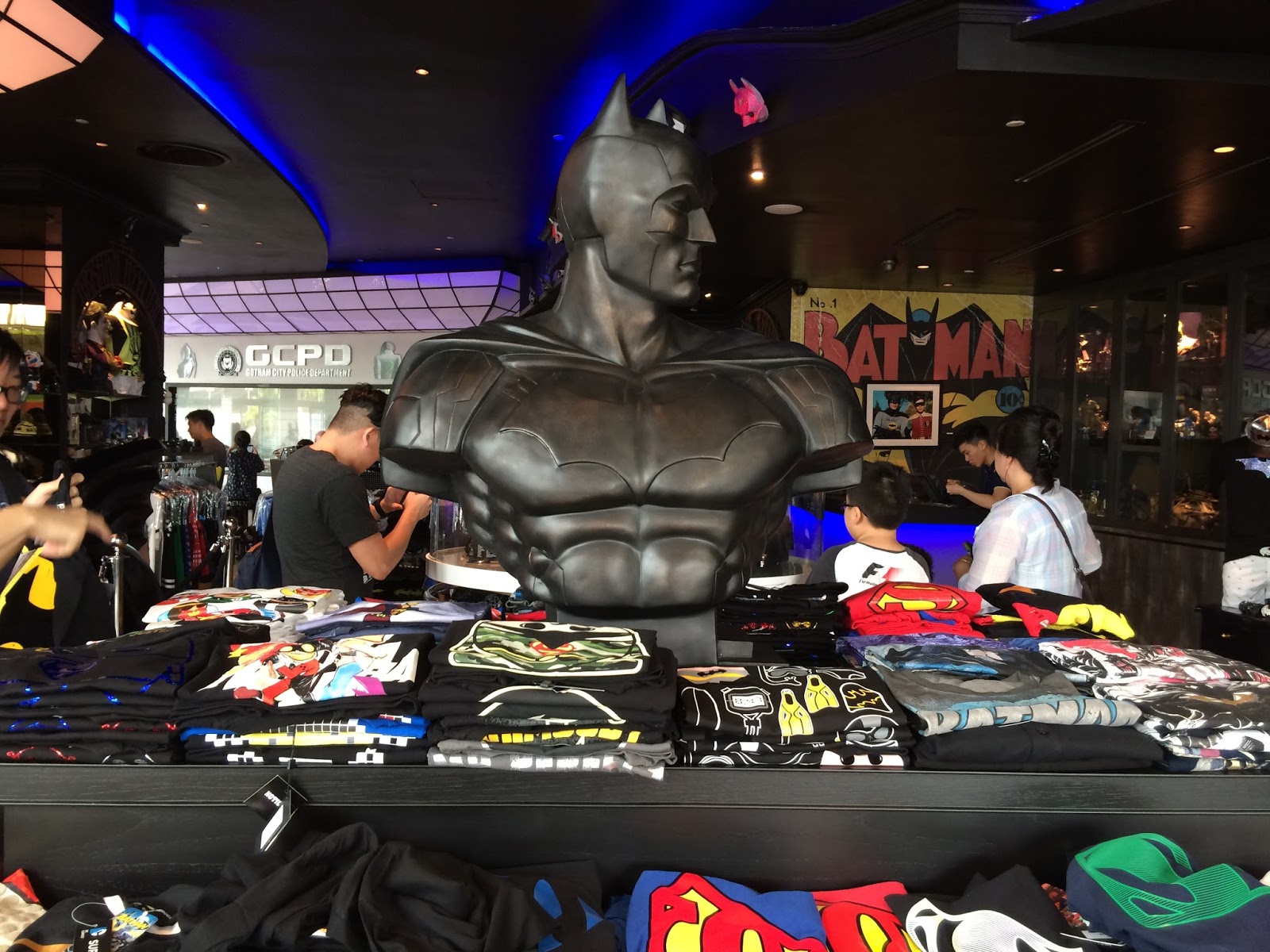 DC Comics Superheroes Cafe : Batman Edition » Deenise Glitz