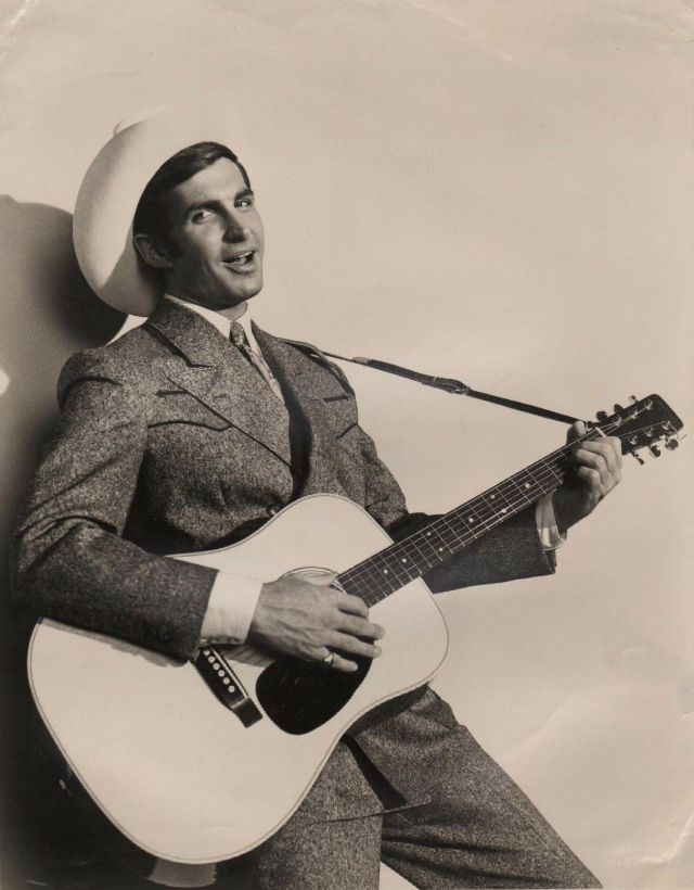 40 Handsome Portrait Photos of American Actor George Hamilton in the ...