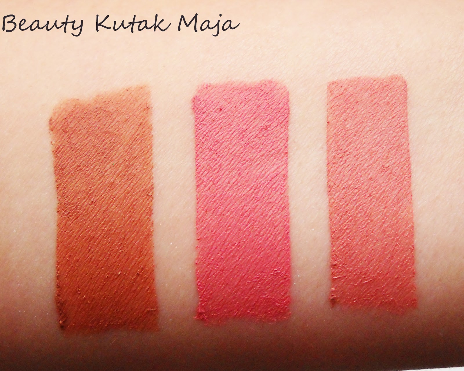 Beauty Kutak Maja : AVON: Avon True Perfectly Matte ruževi