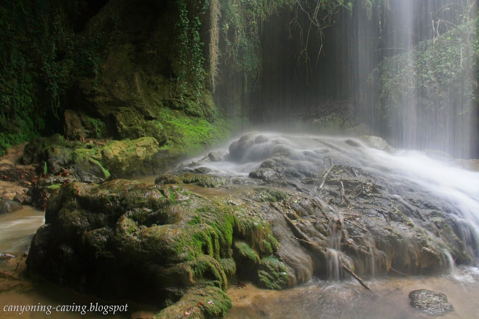Canyoning - Caving: Καταρράκτης Ζεστών νερών, Σιδηρόκαστρο, Σέρρες