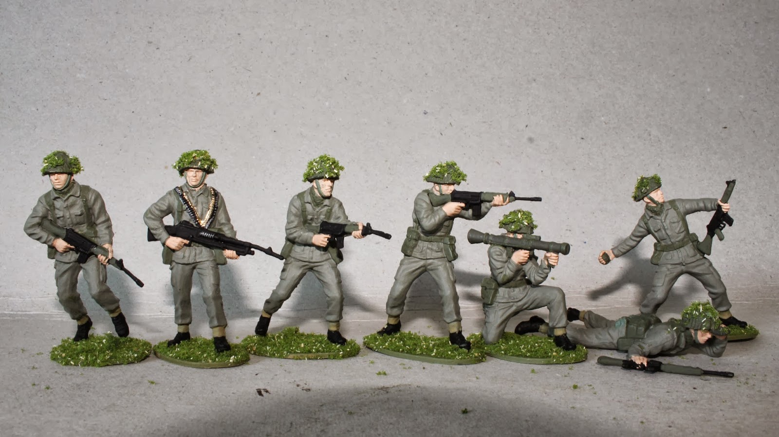 Commander of Plastic Men!: AIRFIX MODERN SERIES 1/32 SCALE