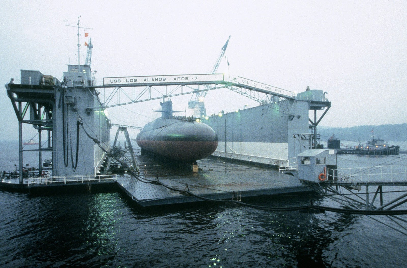 Paul Davis On Crime: A Look At One Of The U.S. Navy's Largest Ships ...