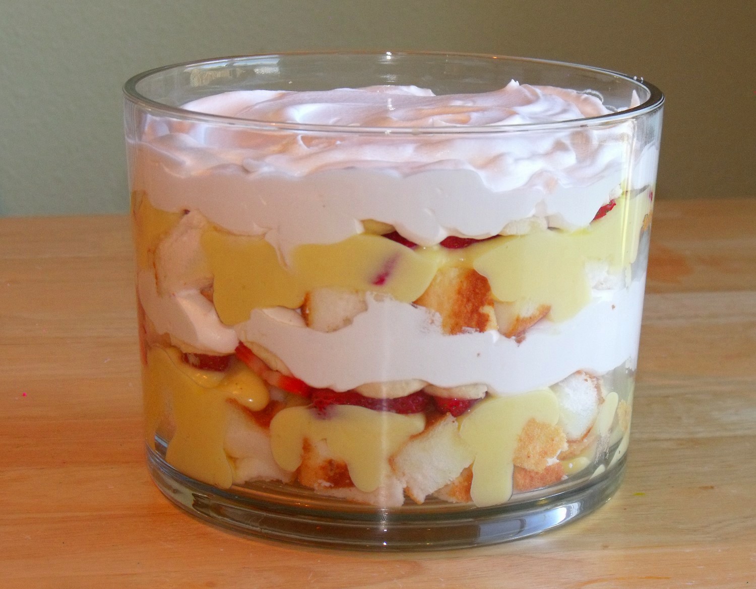Clever, Crafty, Cookin' Mama: Strawberry Banana Trifle