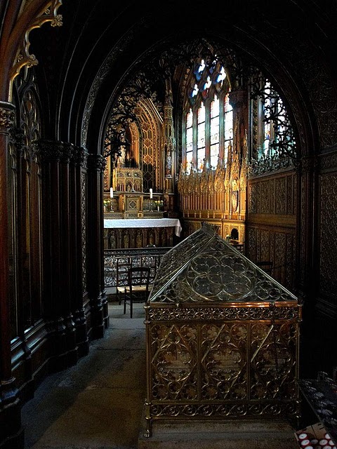 SANTOS, ANJOS E ORAÇÕES: SANTA GENOVEVA, PADROEIRA DE PARIS