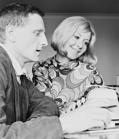 oz.Typewriter: Actresses and Typewriters