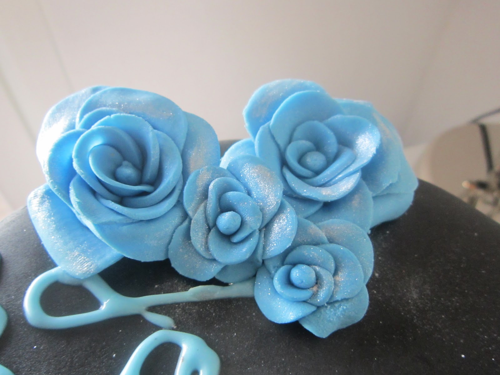 Cupcakes and fashion: Tuto : comment faire des roses en pâte à sucre ...