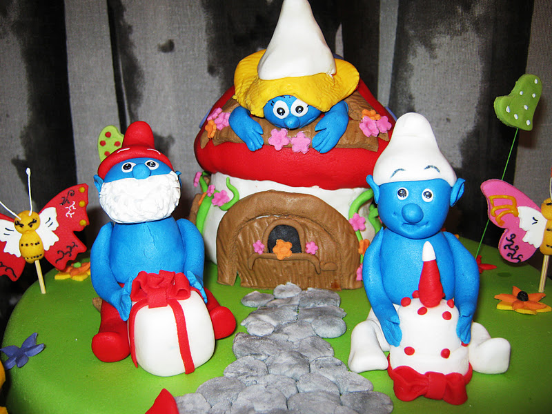 COMANDA TORT BUCURESTI: Tort Strumfi 2-Smurf cake