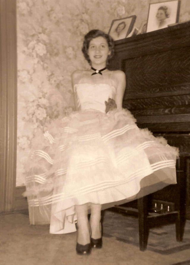 Glamorous Photos That Defined Prom Dresses Through the Years of the ...