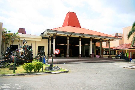 indonesia warna warni: Museum Ronggowarsito Semarang, Jawa Tengah