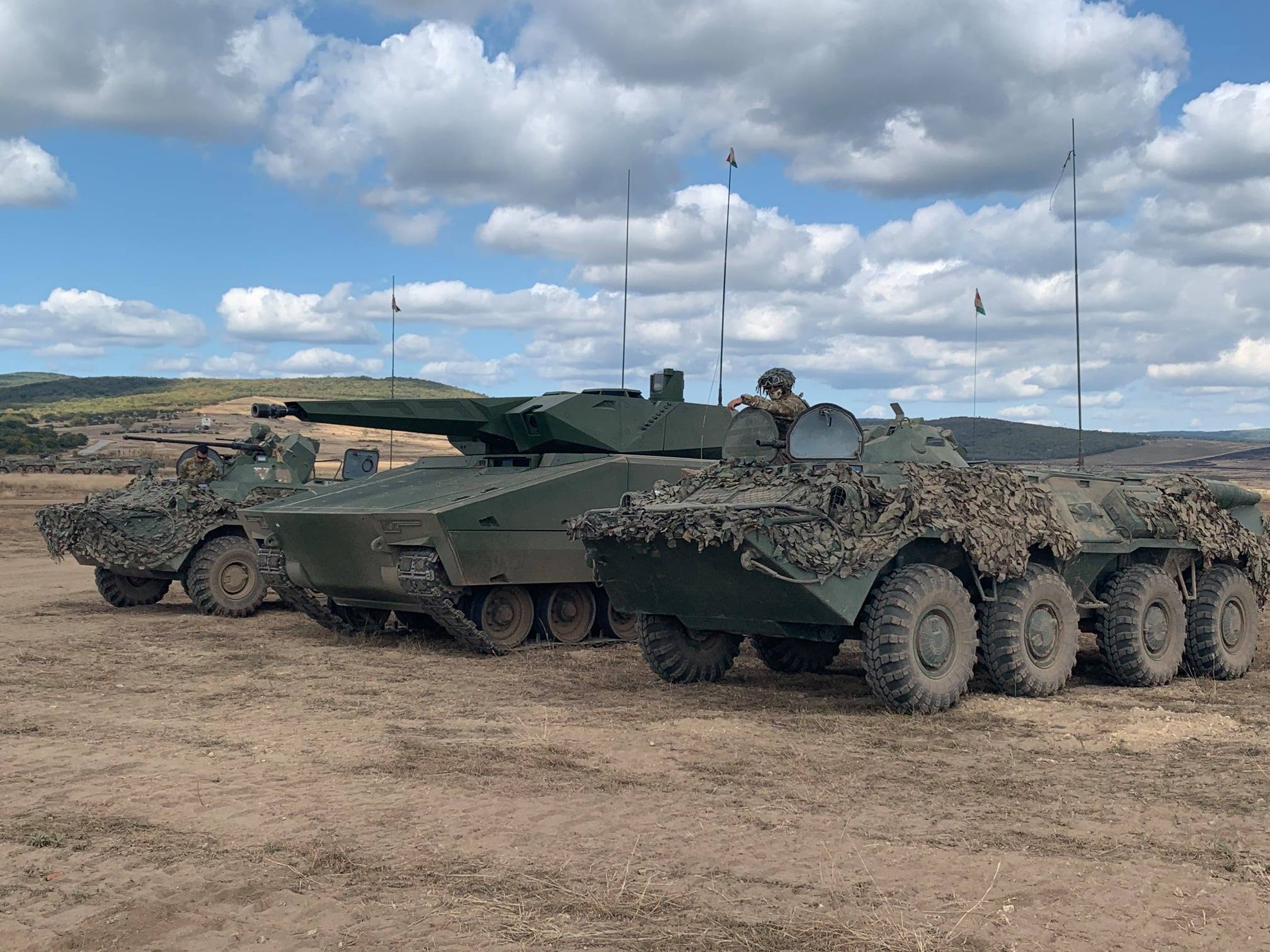 The Dead District: Rheinmetall Lynx IFV demonstration in Hungary