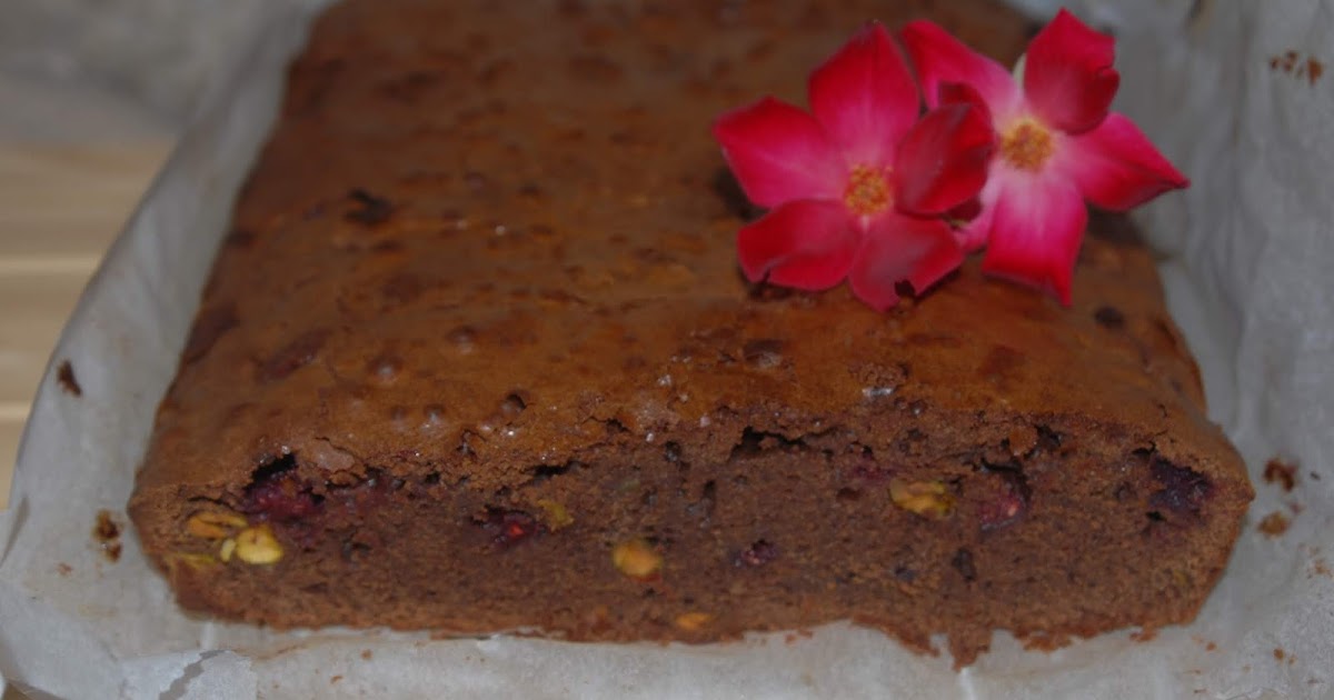 Bakemester Snipp: Brownie med pistasjnøtter og bringebær.