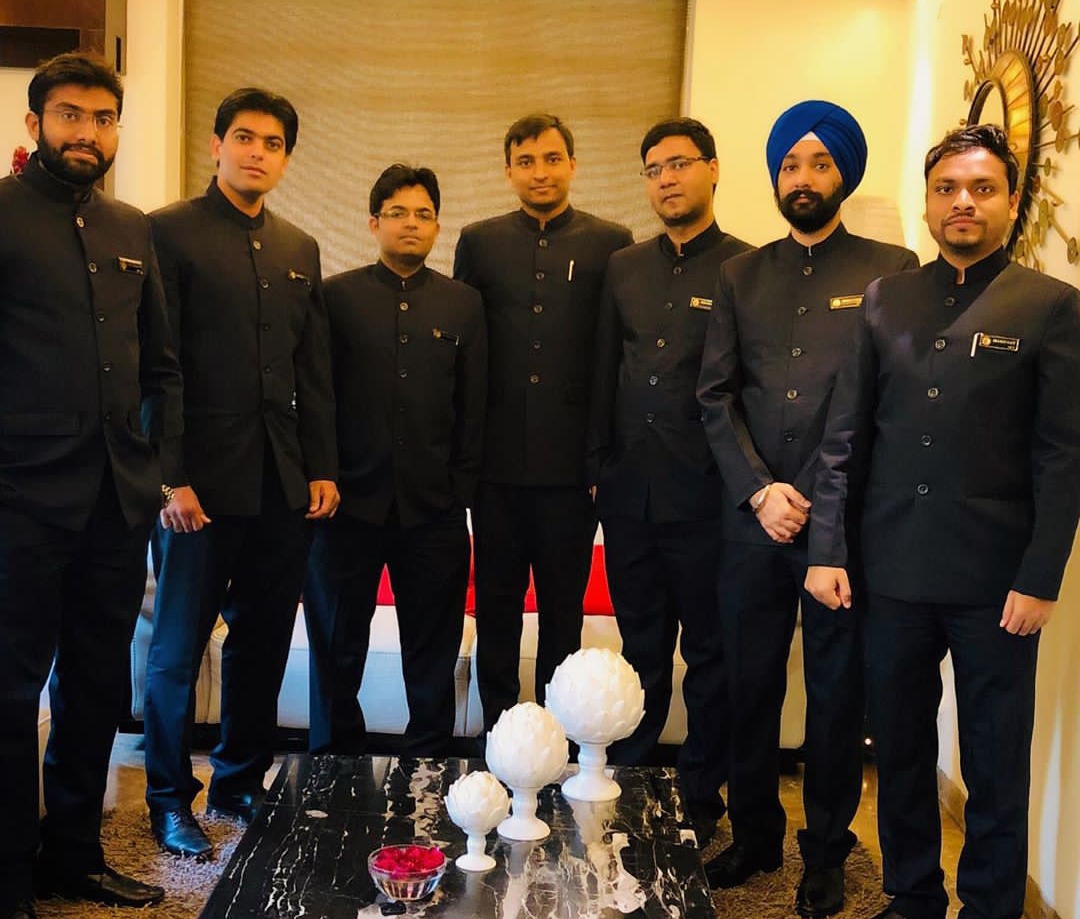 IES.Pankaj Gadhave shared pic with his Gov.Vehicle & he is Working ...