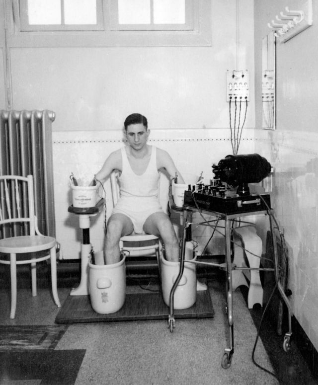Schnee Four Cell Bath: These Electric Baths From the Early 20th Century ...