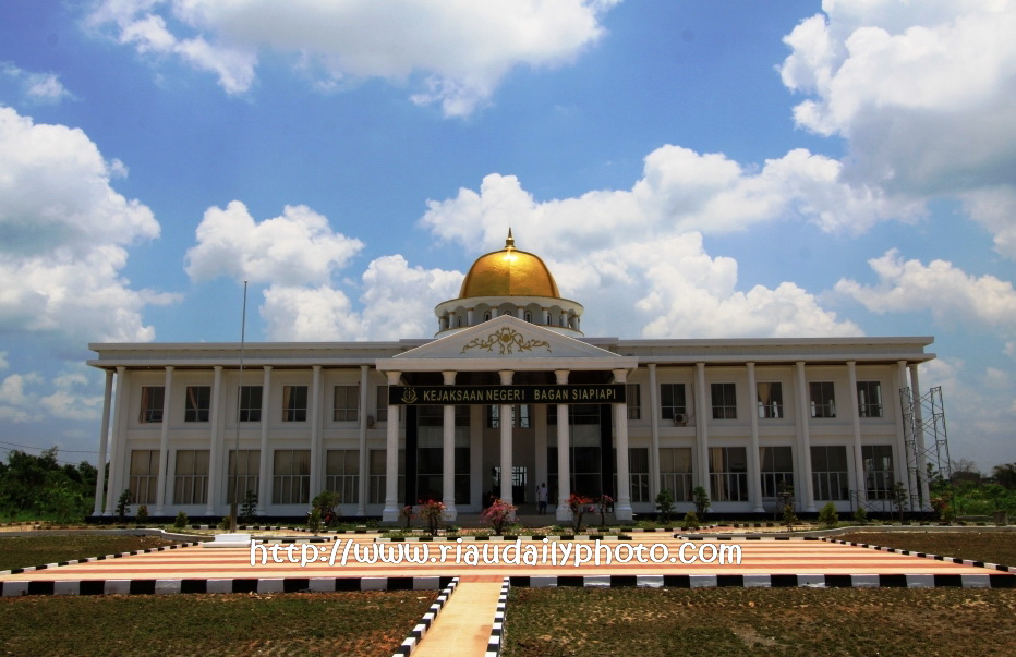 KANTOR KEJAKSAAN NEGERI BAGANSIAPIAPI | RIAU DAILY PHOTO