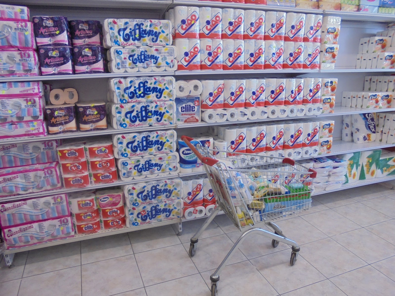 ΛΕΥΤΕΡΙΑ: MEGA STORE ΣΤΗΝ ΚΑΤΕΡΙΝΗ - ΦΩΤΟ