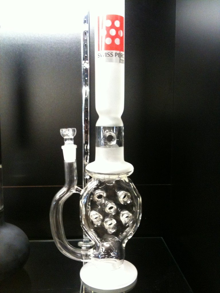 Mister Smokes: Swiss Perc Waterpipe