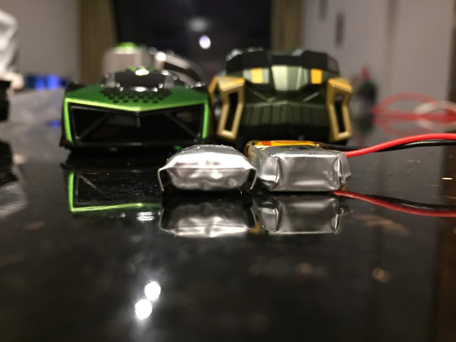 Walid Nehme: Anki Overdrive battery replacement without soldering.