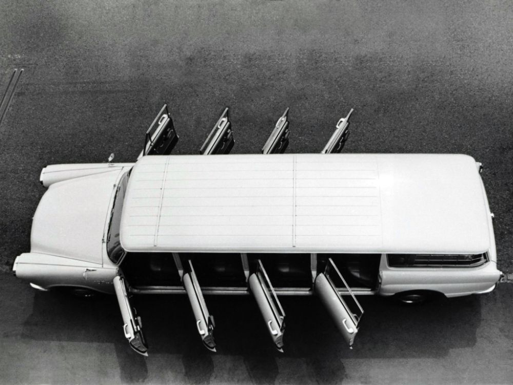 When Checker Went Long: 24 Amazing Photos of Checker Aerobus 8-Door ...