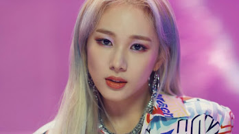 Mia Wallpapers 4K HD