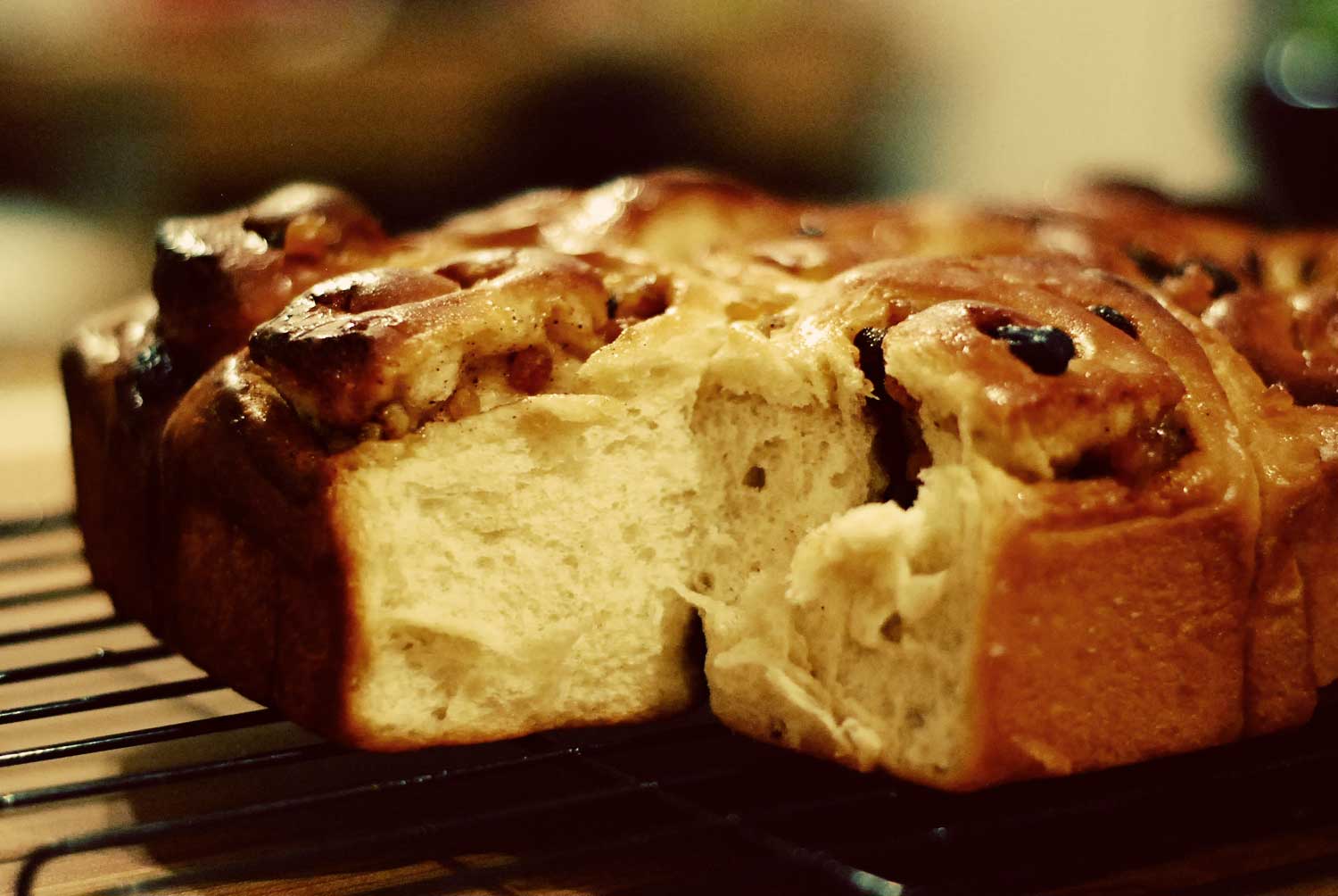 baking obsessively: 101 uses for a breadmaker - Chelsea buns