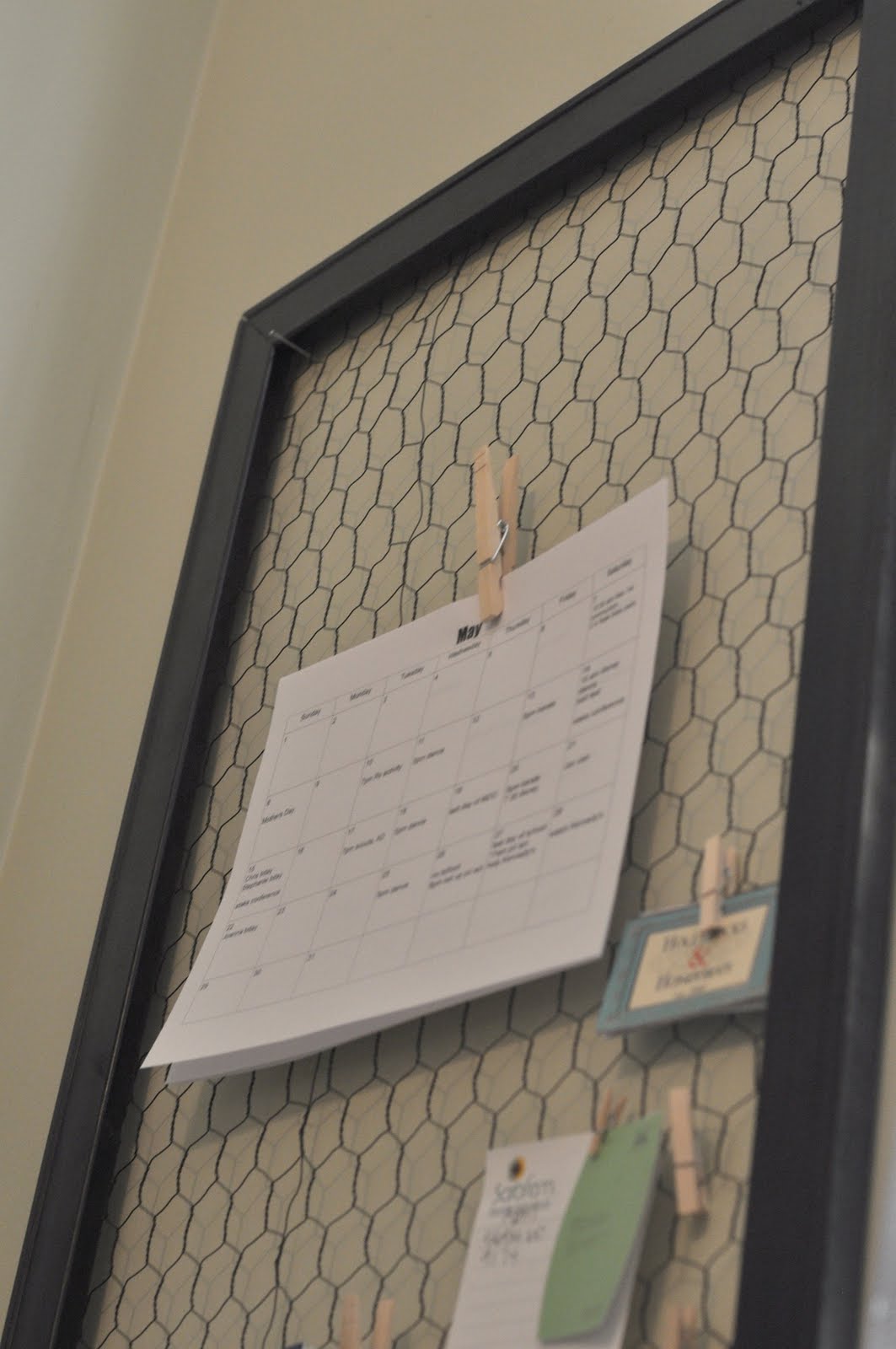 She's Crafty: Chicken wire message boards