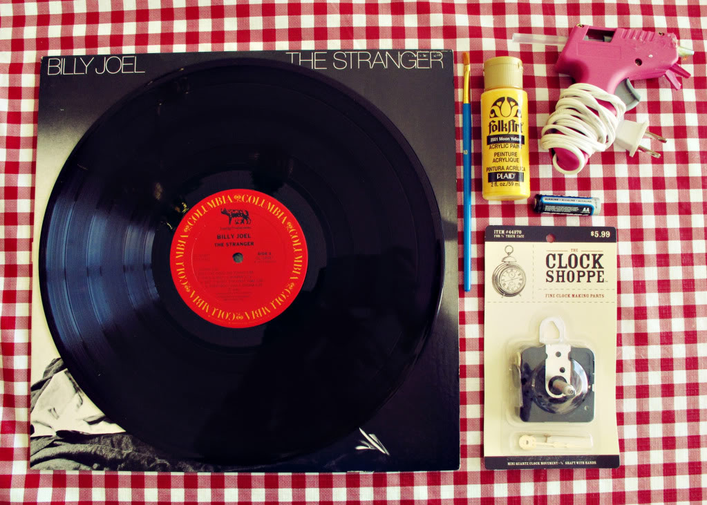 SOMETHiNG MONUMENTAL: DIY Vinyl Record Clock