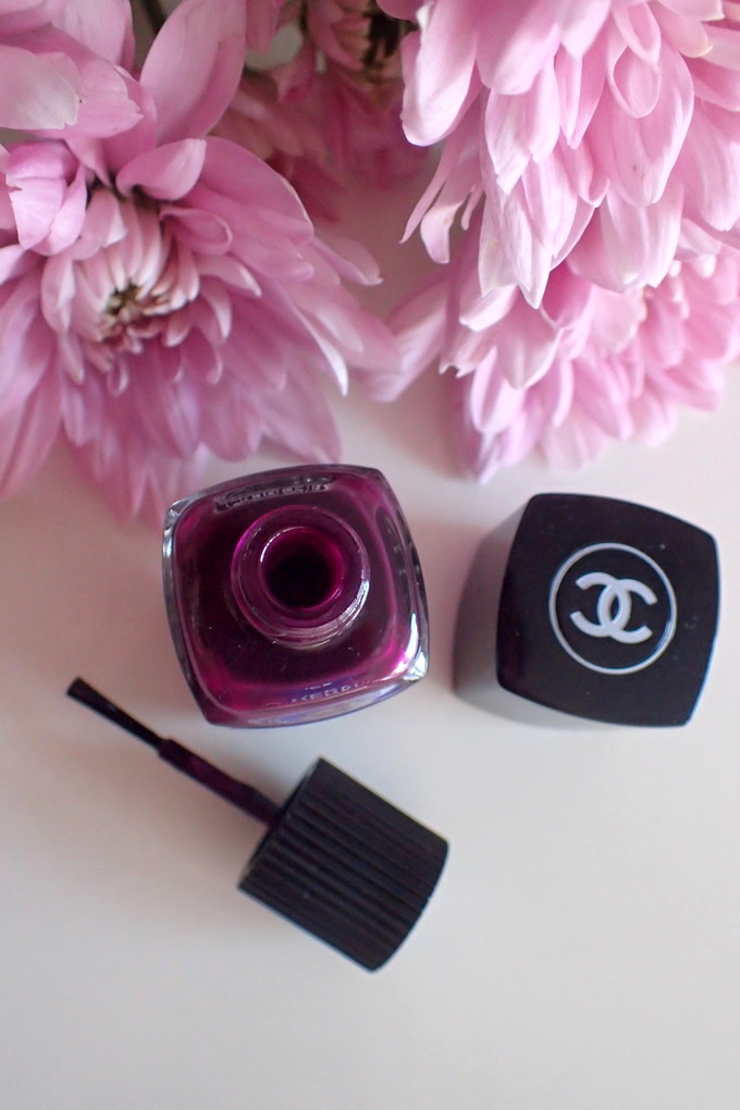 Julia Nacheva : CHANEL 628 PRUNE DRAMATIQIE NAIL POLISH