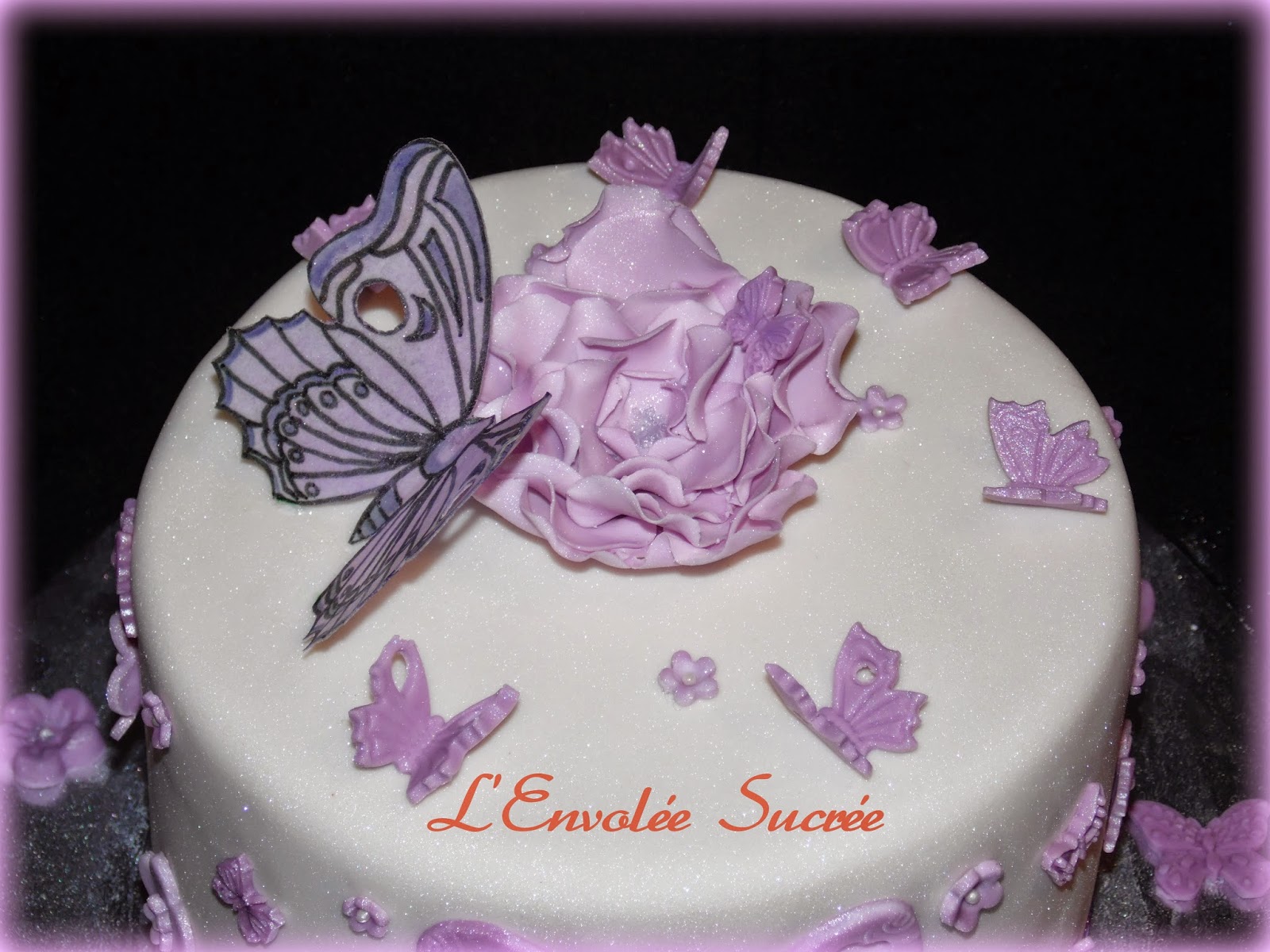 L'Envolée Sucrée: Gâteau Fleurs & Papillons