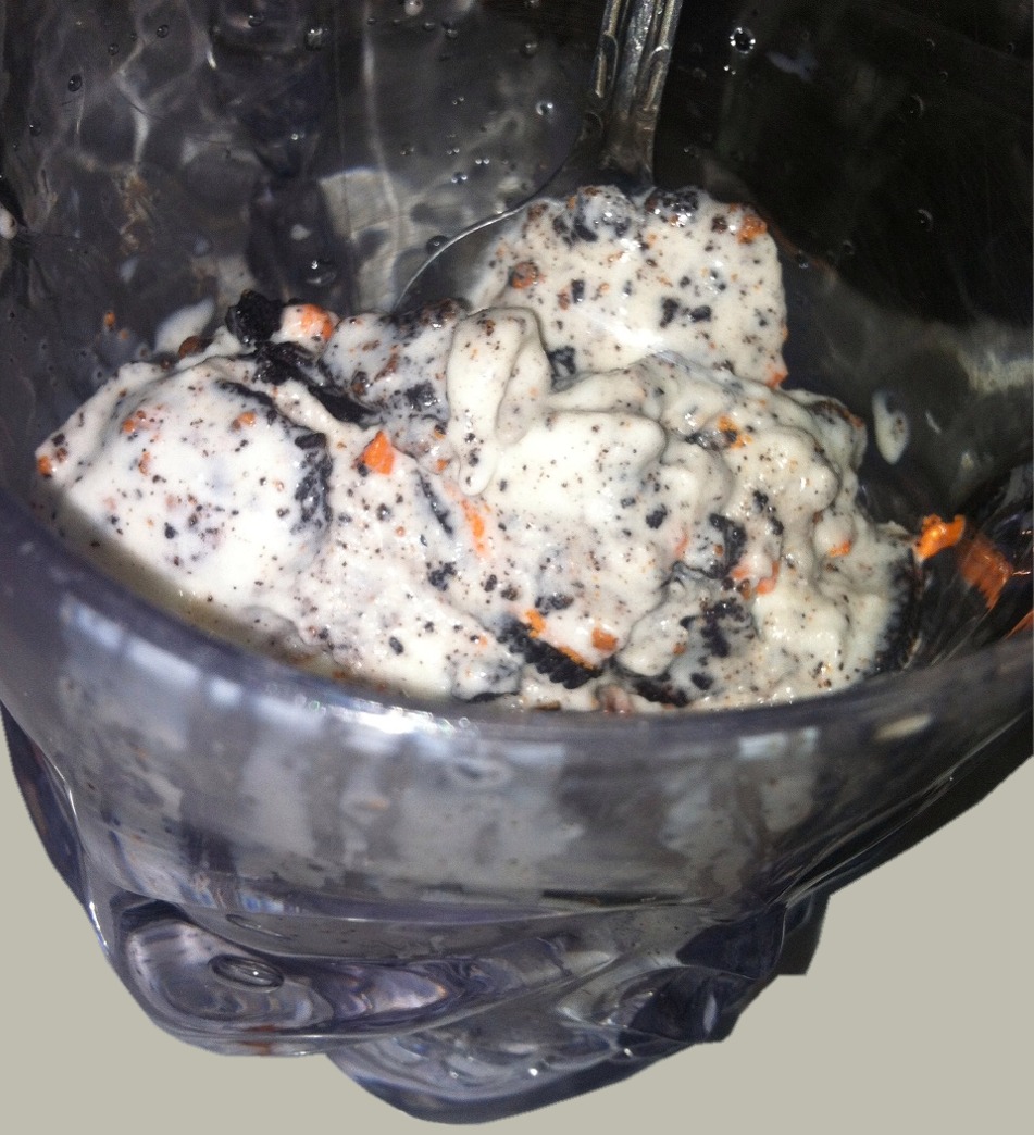 The Holidaze: Halloween Oreo 2012