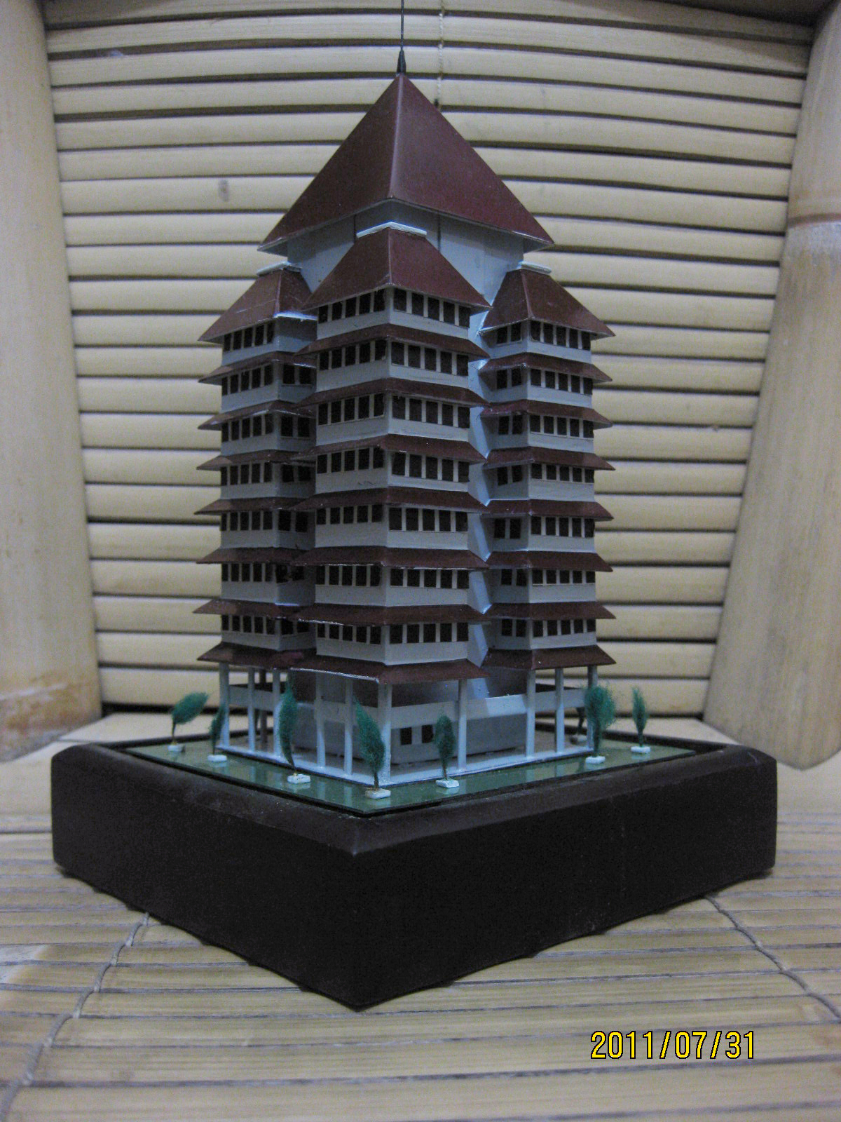 suvenir unik dan murah: miniature rektorat UI