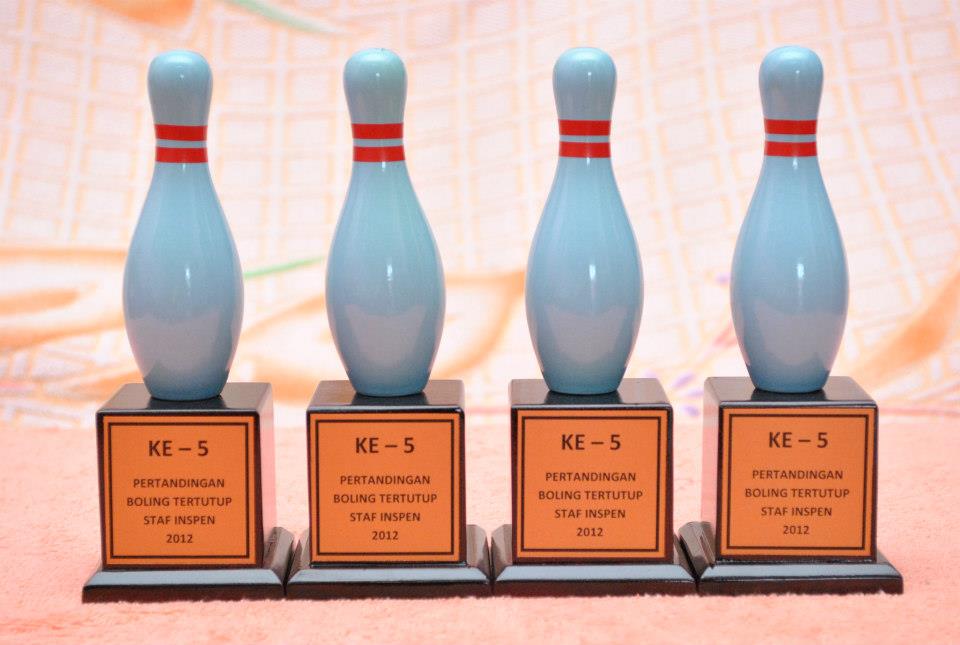 Trofi bowling untuk ditempah: Pin 4 inci