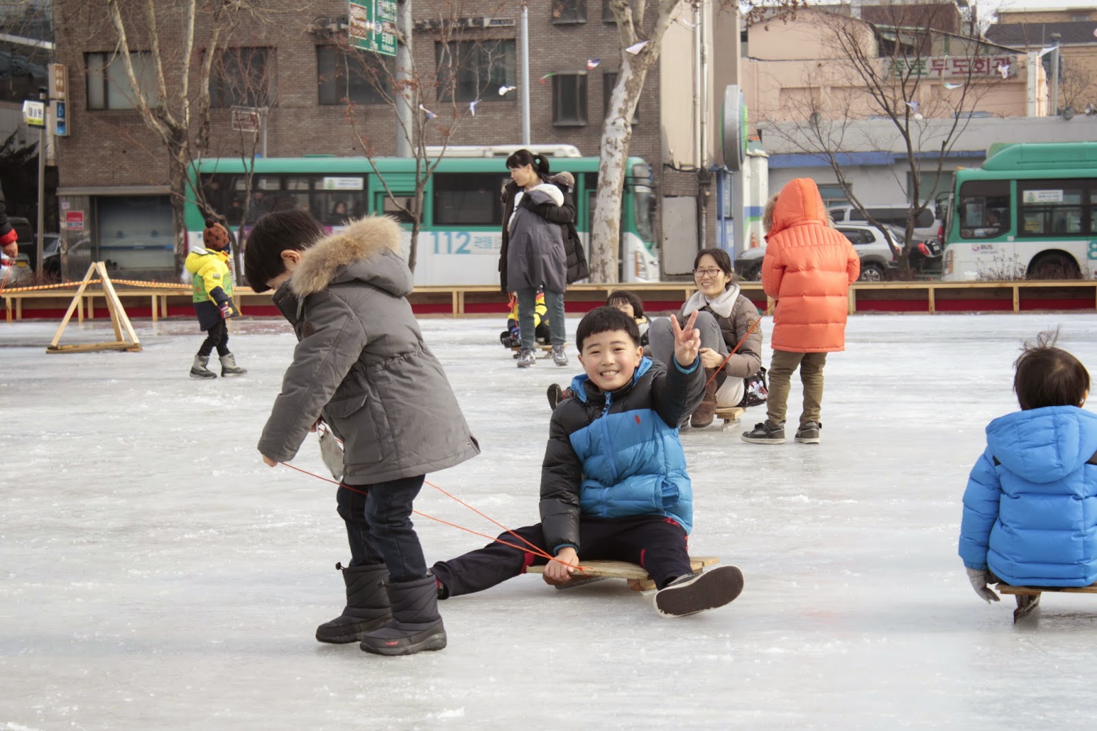 ‘The way of Enjoying the winter’ in Korea for the children-‘Ice ...