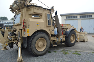 US ARMY BLOG: HMEE-1 (High Mobility Engineer Excavator)