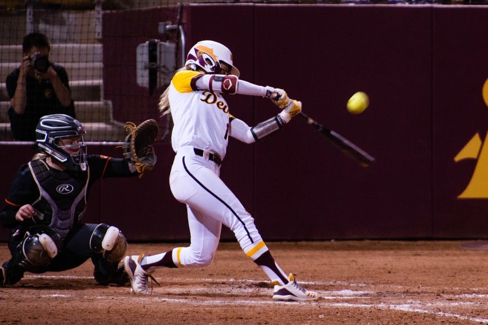 Teknik Dasar Memukul Bola Dalam Permainan Softball - Edukasi Center