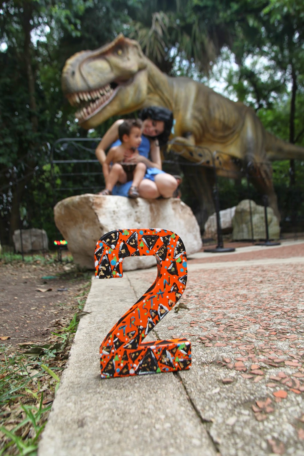 Birthdays/ Bon anniversaire: Flintstone Party for my two year old.