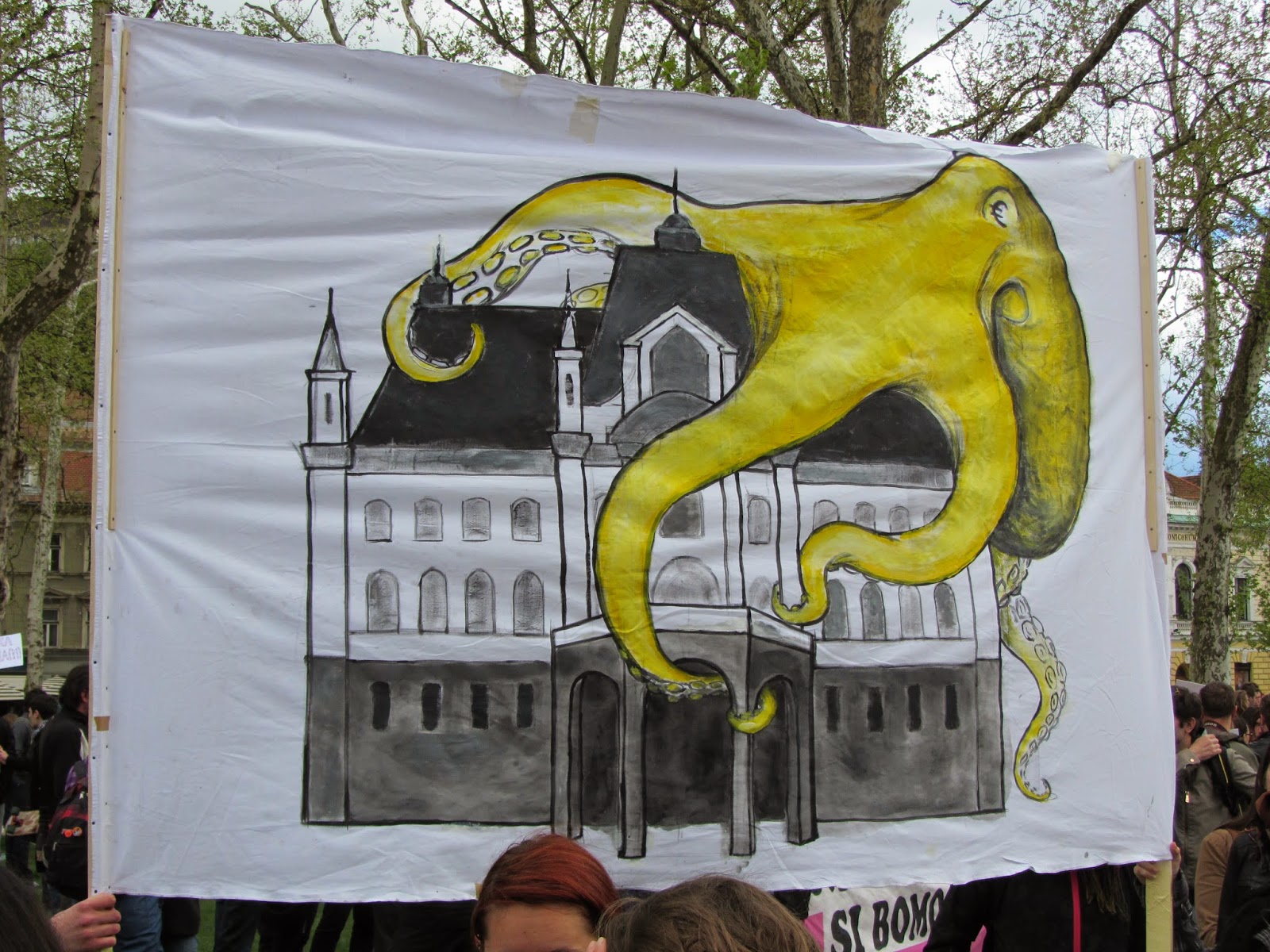 Medsebojna delitev dobrin: april 2014