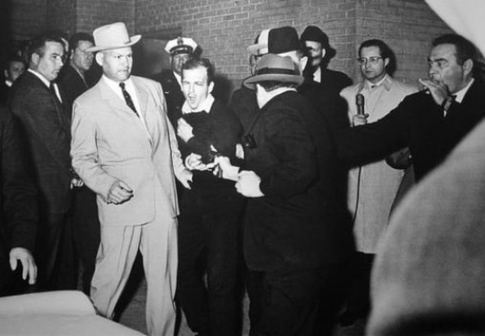 El 24 de Noviembre de 1963, en Dallas, Texas, dos días después del ...