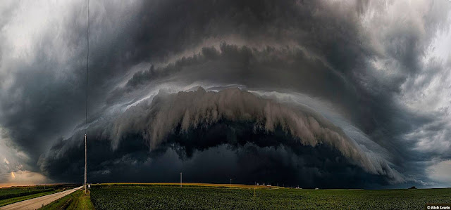 Dangerous Power of Nature : Fascinating Supercell Storm