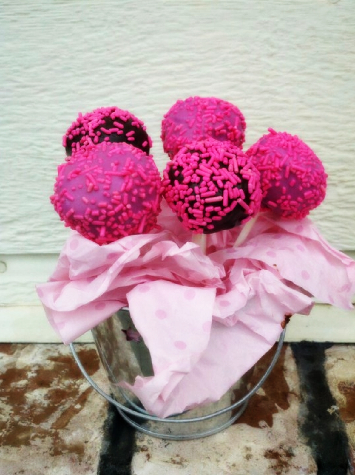 Posh Cake Pops: Hot Pink Cake Pops