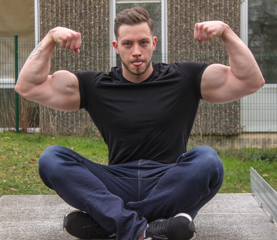 the beauty of male muscle: Gary