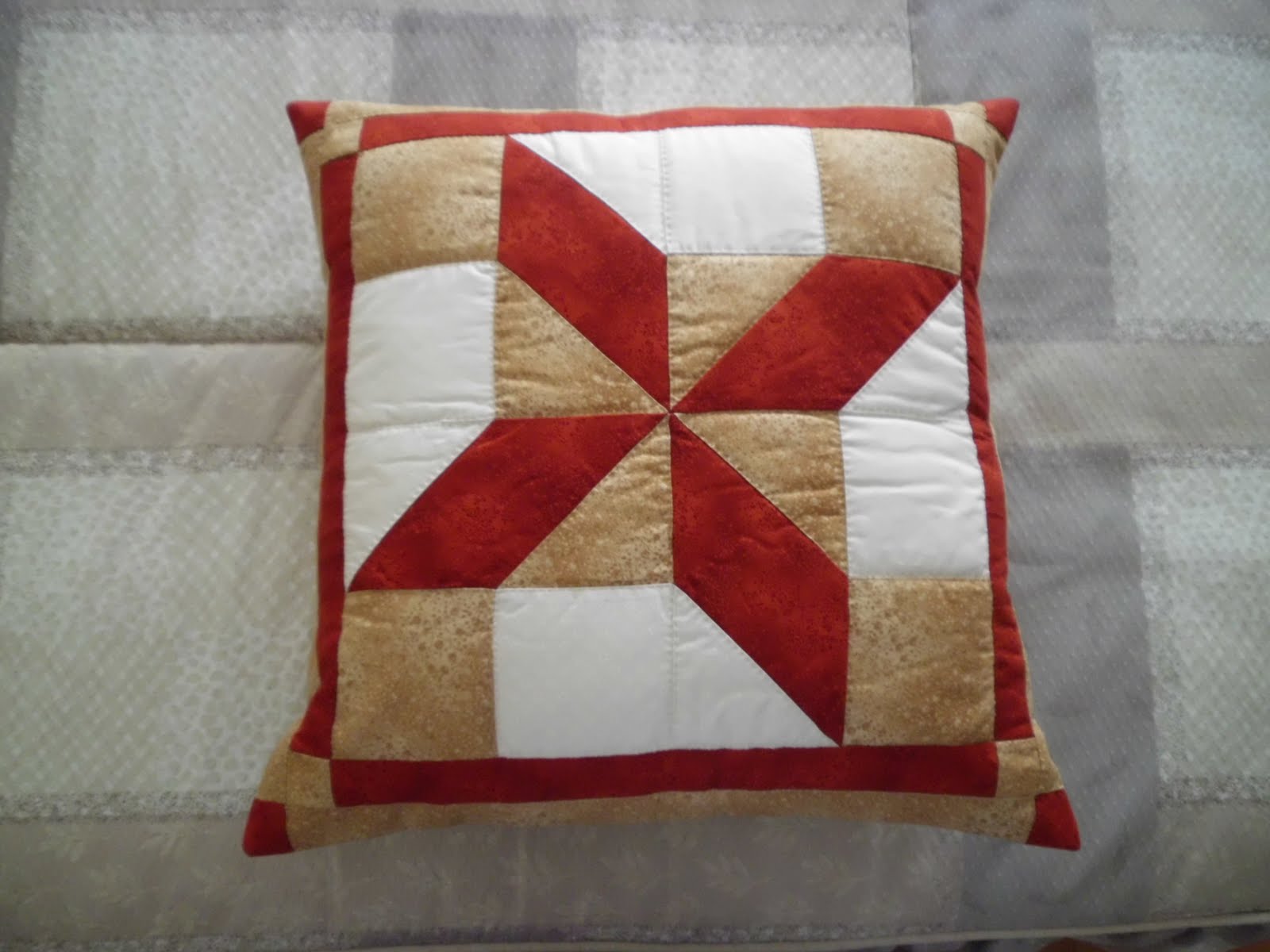 Rosa. Mis vivencias.: COJINES DE PATCHWORK