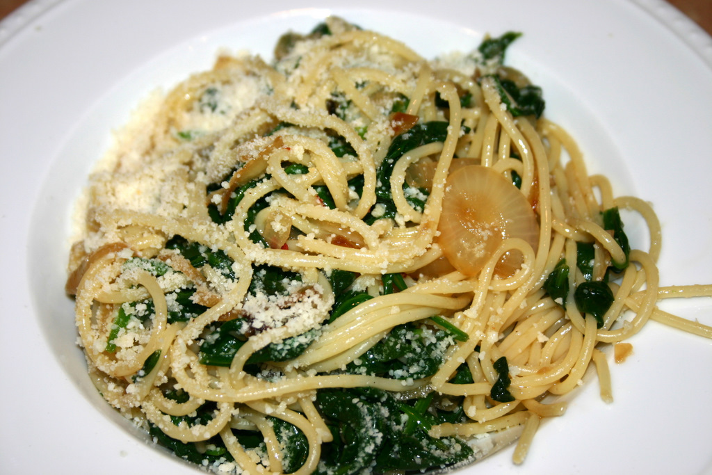 Mangia Mondays:: Spaghetti with Onions and Spinach - Shine Your Light
