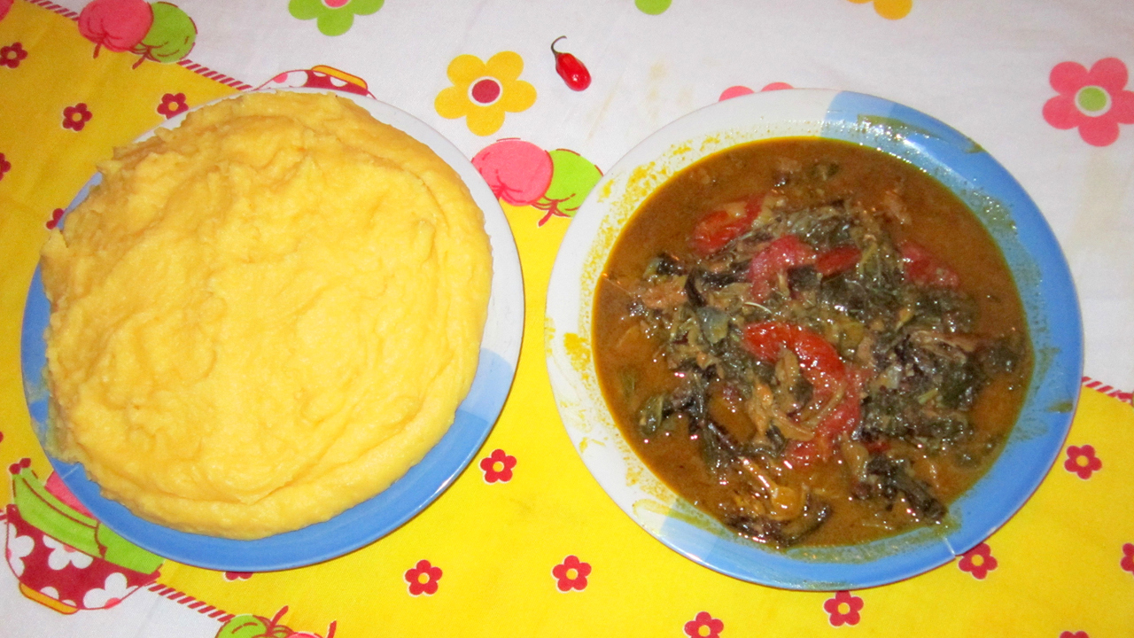 Bagre de Muamba de ginguba com Funge de milho amarelo | Comida Angolana