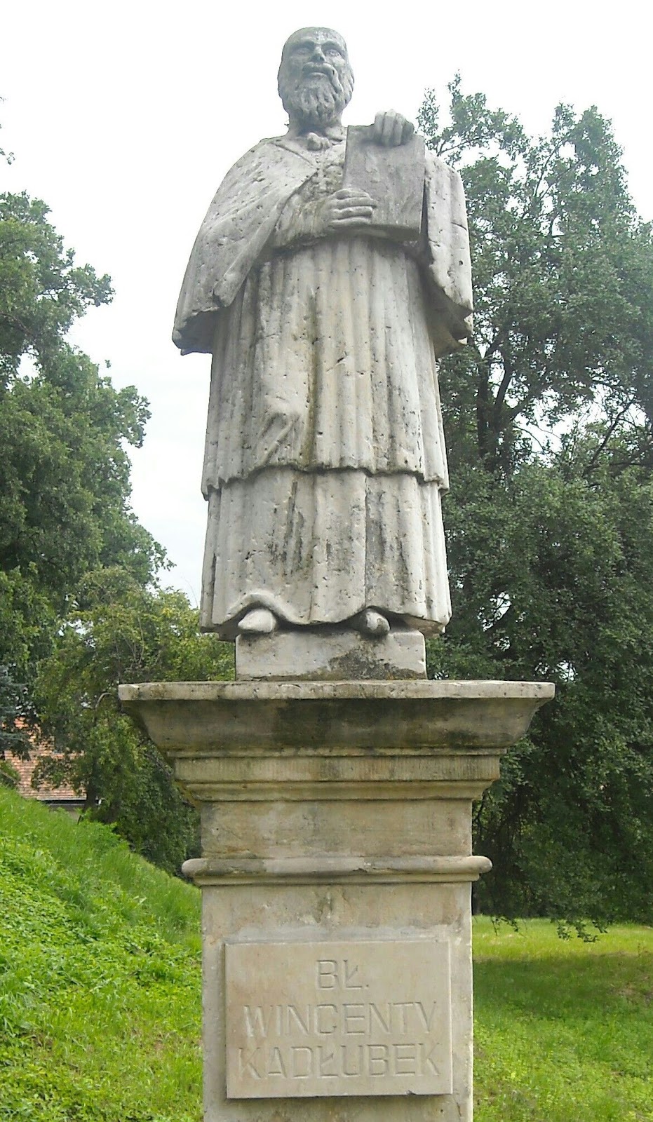 DLA KAŻDEGO: POMNIKI