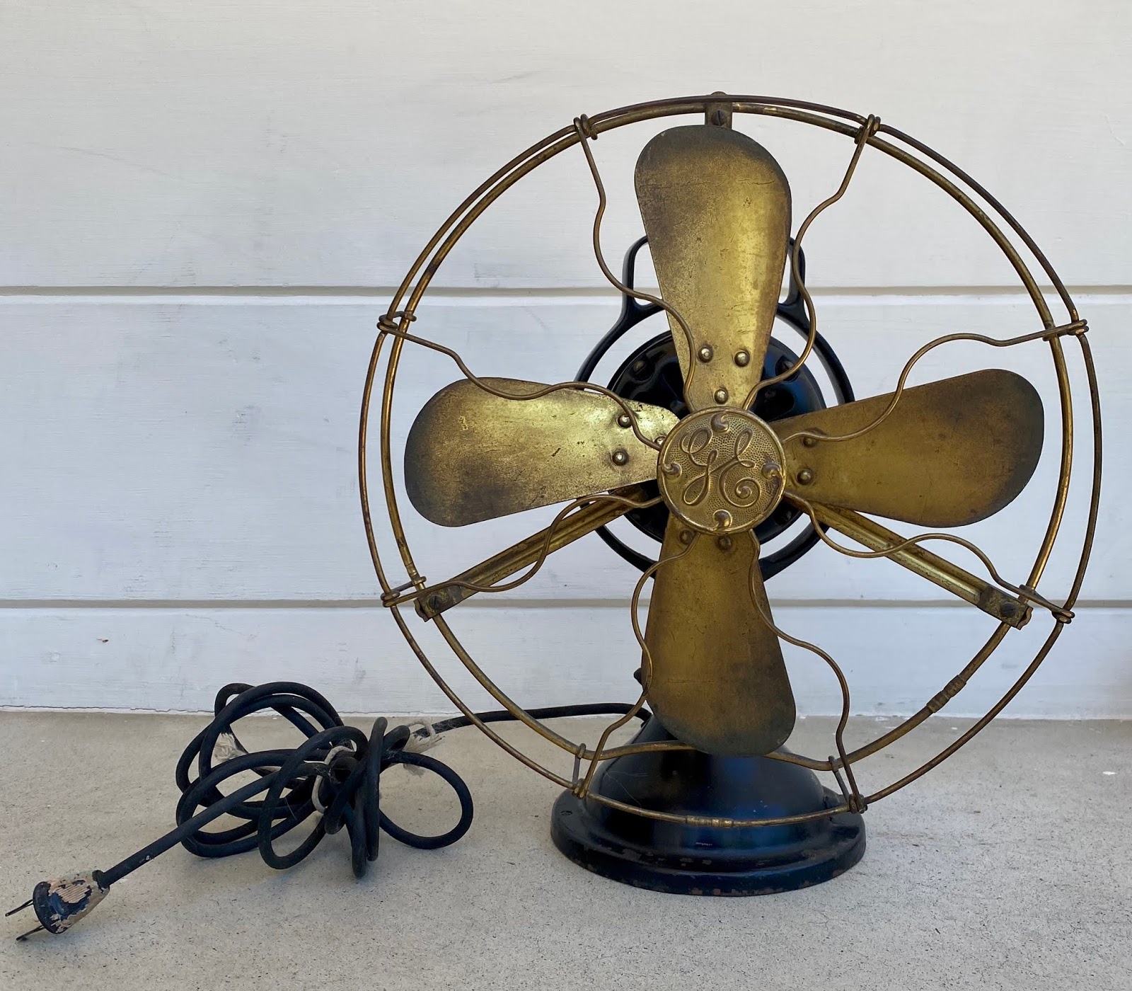 Early Electric Fans (Be sure to check the ARCHIVE on sidebar at right)