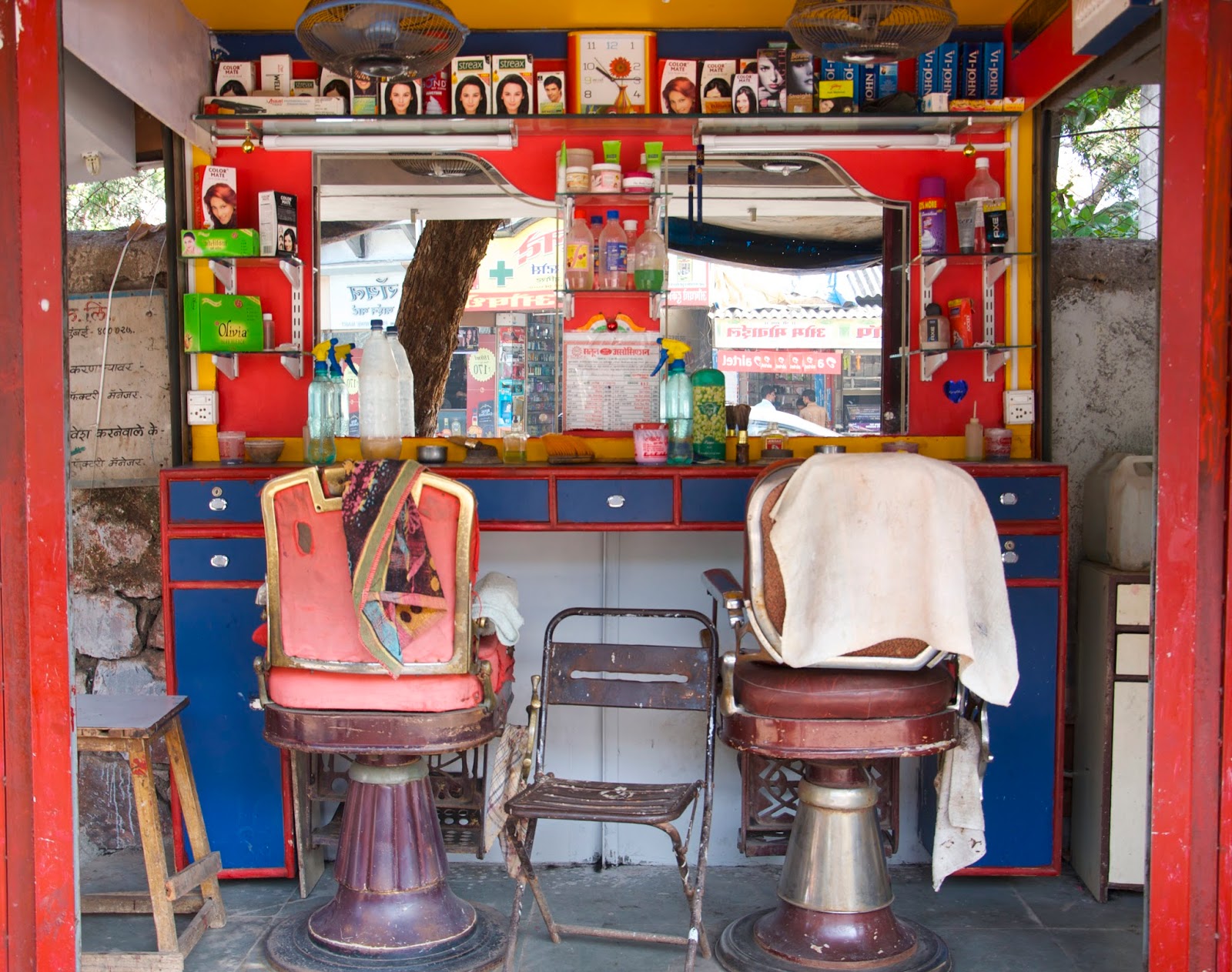 BombayJules: Colourful Holi, Colourful Barber Shop