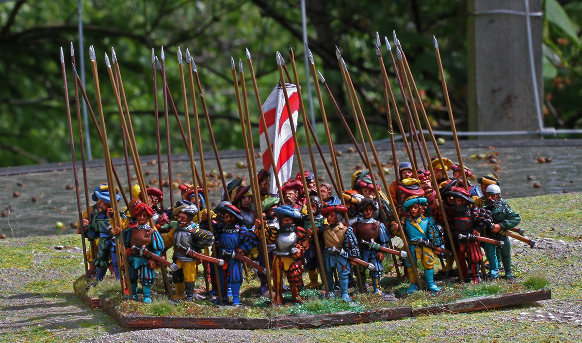 Gunfreak's Historty of War: Half a Pike Block and life stuff